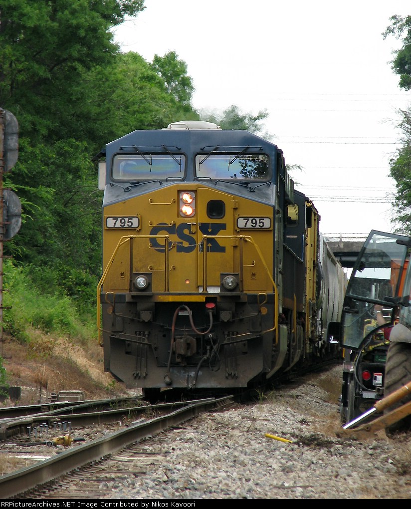 Q619 walks through the Fowler Junction north end switch due to MOW work.